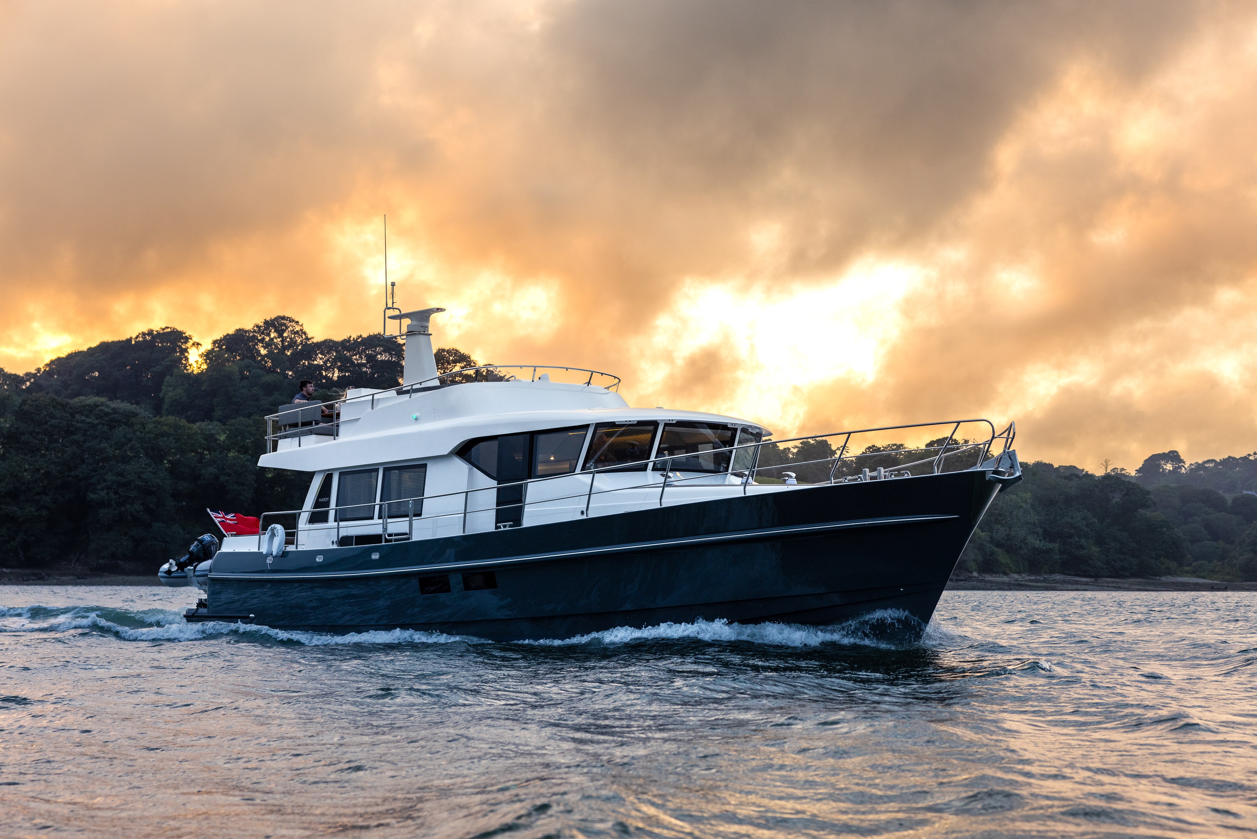 Cockwells | Hardy 50DS | Versatile Luxury Motor Yacht for Families